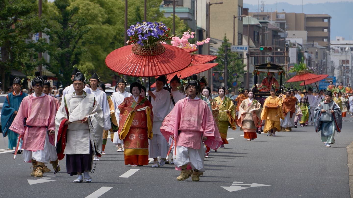 【2025年最新】葵祭は京都三大祭のひとつ！歴史やルート、見どころなどを解説 | NEWT（ニュート）